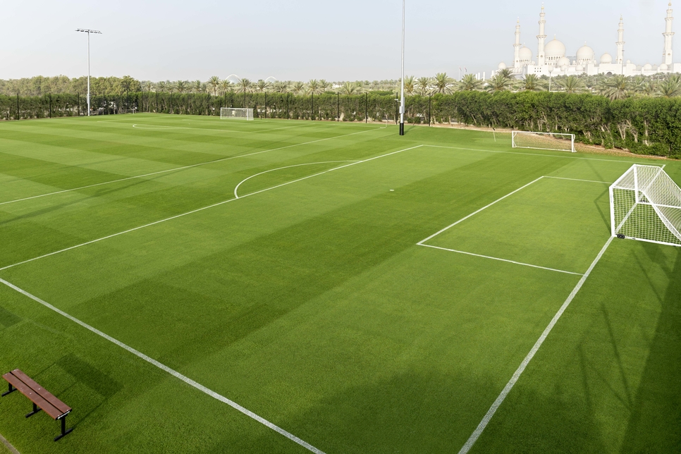 ritz-carlton-abu-dhabi-unveils-20-000m2-fifa-standard-pitch